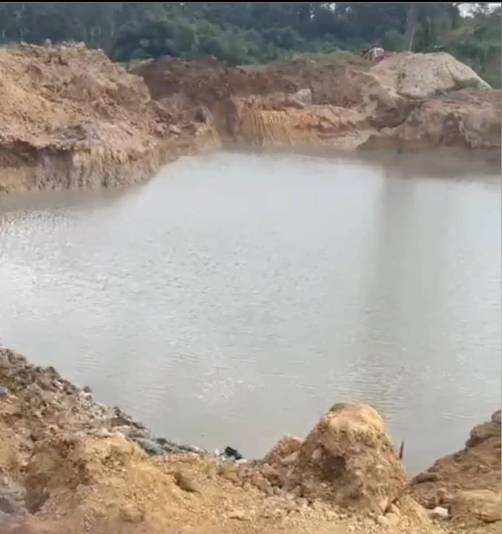 Akyem Wenchi mining pit disaster: 4 dead, many trapped …miners, youth resist rescue efforts ...