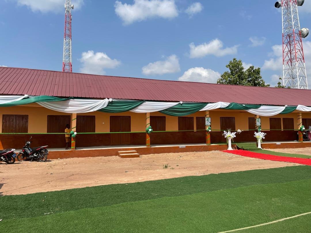 Yapra Rural Bank PLC builds 3 -unit classroom block for Prang D/A No. 1 ...